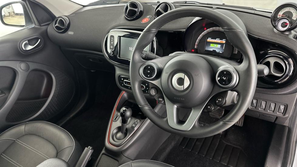 Used 2020 SILVER smart forfour 60kW EQ Prime Exclusive 17kWh 5dr Auto ...