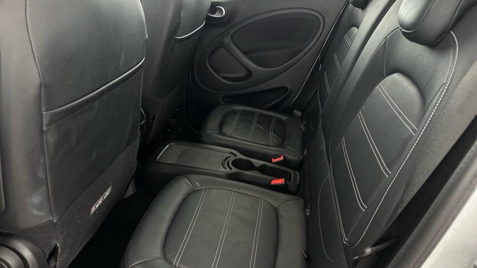 Used 2020 SILVER smart forfour 60kW EQ Prime Exclusive 17kWh 5dr Auto ...