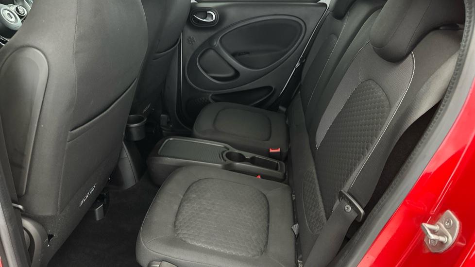 Used 2021 WHITE smart forfour 60kW EQ Premium 17kWh 5dr Auto [22kWch ...