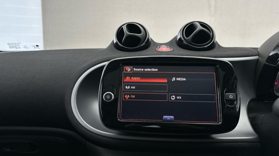 Used 2021 WHITE smart forfour 60kW EQ Pulse Premium 17kWh 5dr Auto ...