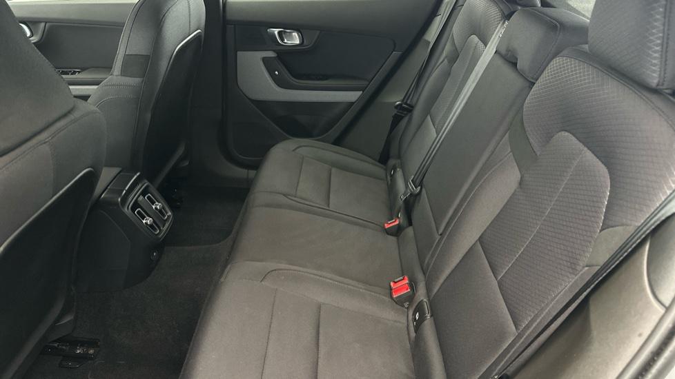 Used 2022 SILVER Polestar 2 165kW 64kWh Standard Range Single motor 5dr ...