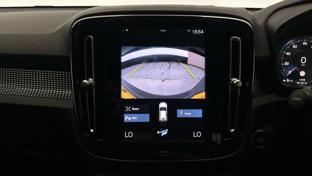Used 2021 BLACK Volvo XC40 2.0 B4P R DESIGN 5dr Auto, 17,475 miles - cinch