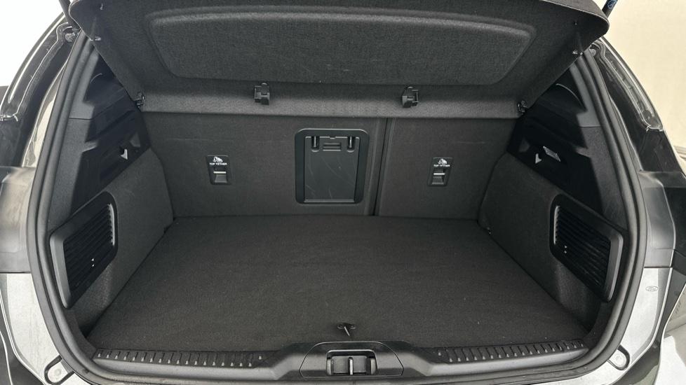 Used 2023 GREY Ford Focus 1.0 EcoBoost Hybrid mHEV 125 Titanium Edition ...