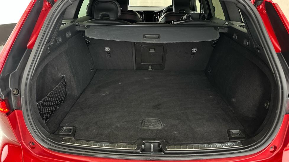 Used 2021 RED Volvo V60 2.0 T6 Recharge PHEV R DESIGN 5dr AWD Auto ...