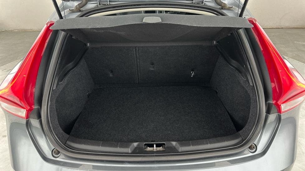 Used 2018 GREY Volvo V40 T2 [122] Momentum Nav Plus 5dr, 46,324 miles ...