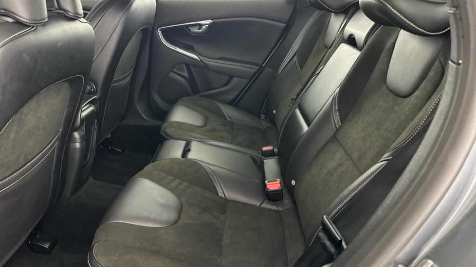 Used 2018 GREY Volvo V40 T2 [122] R DESIGN 5dr, 26,020 miles - cinch