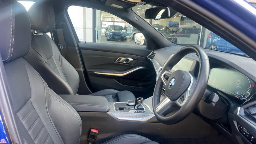 Used 2022 BLUE BMW 3 Series 330e xDrive M Sport 4dr Step Auto, 15,588 ...