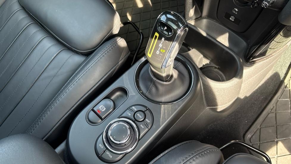 Used 2022 RED MINI Hatchback 135kW Cooper S Level 3 33kWh 3dr Auto ...