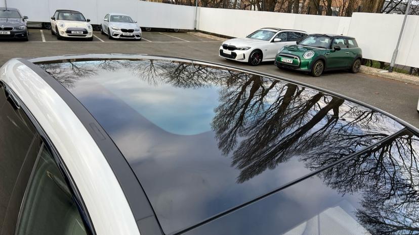 Used 2022 WHITE BMW iX 240kW xDrive40 M Sport Edition 76.6kWh 5dr Auto ...