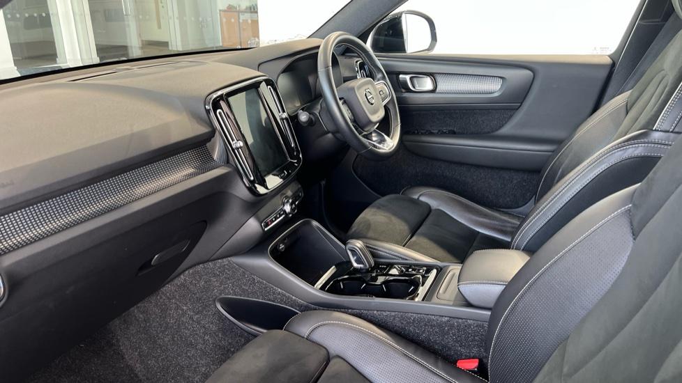 Used 2018 BLUE Volvo XC40 2.0 D3 R DESIGN 5dr Geartronic, 62,159 miles ...
