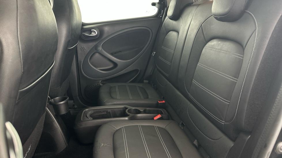 Used 2022 BLACK smart forfour 60kW EQ Exclusive 17kWh 5dr Auto [22kWch ...