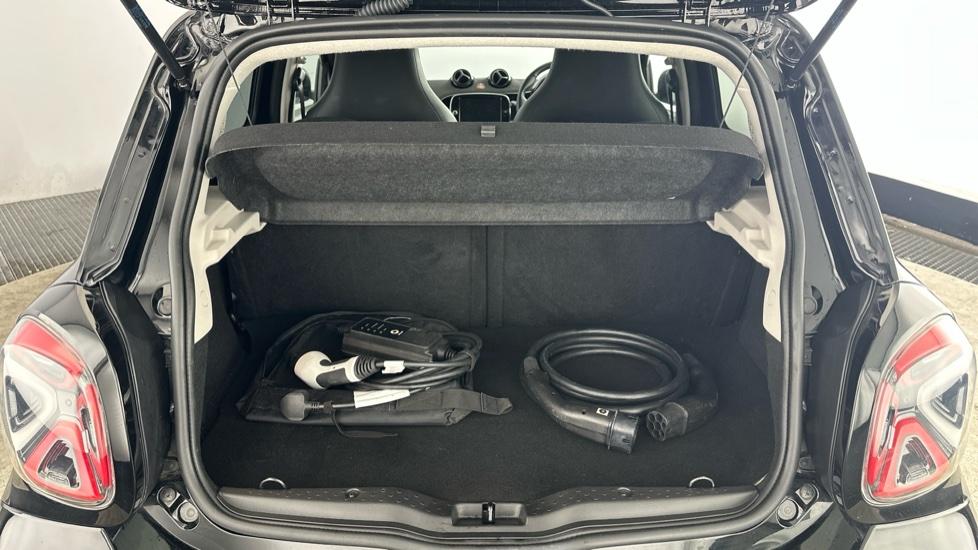 Used 2022 BLACK smart forfour 60kW EQ Exclusive 17kWh 5dr Auto [22kWch ...