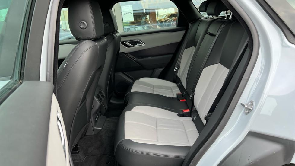 Used 2025 GREY Land Rover Range Rover Velar 2.0 P400e Dynamic SE 5dr ...