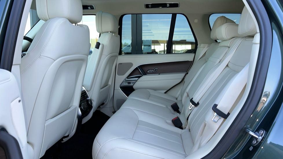 Used 2024 GREEN Land Rover Range Rover 3.0 D300 SE 4dr Auto, 11,390 ...
