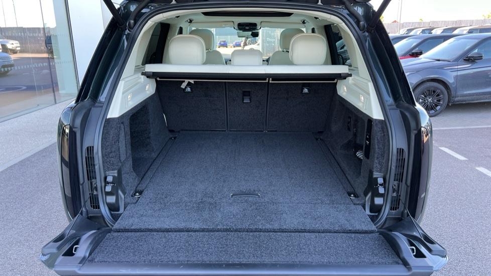 Used 2024 GREEN Land Rover Range Rover 3.0 D300 SE 4dr Auto, 11,390 ...