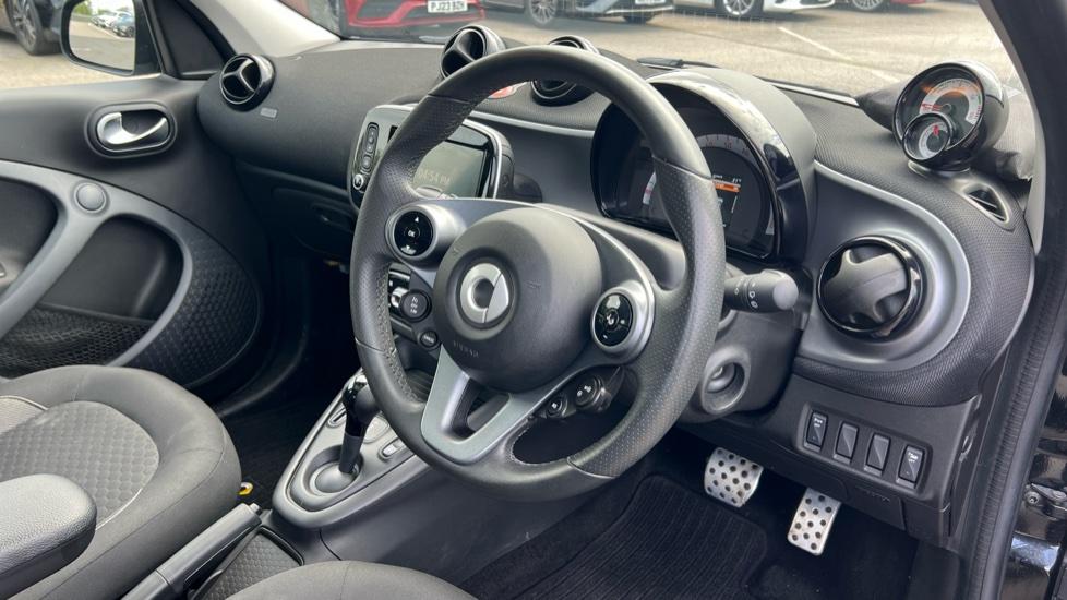 Used 2020 BLACK smart forfour 60kW EQ Pulse Premium 17kWh 5dr Auto ...