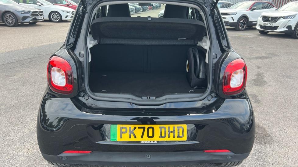 Used 2020 BLACK smart forfour 60kW EQ Pulse Premium 17kWh 5dr Auto ...