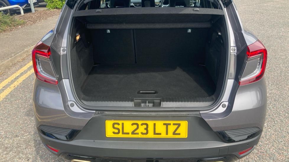 Used 2023 GREY Renault Captur 1.6 E-Tech full hybrid 145 Engineered 5dr ...