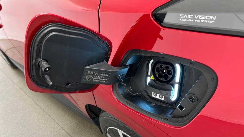 Used 2023 RED MG MG4 180kW Trophy EV Extended Range 77kWh 5dr Auto ...