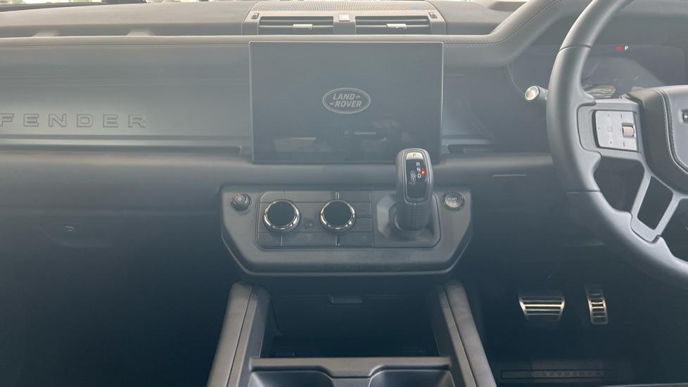 Used 2025 GOLD Land Rover Defender 4.4 P635 Octa 110 5dr Auto, 2,304 ...