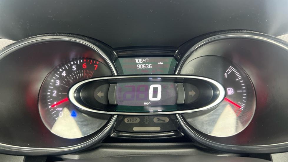 Used 2017 WHITE Renault Clio 0.9 TCE 90 Play 5dr, 70,647 miles - cinch