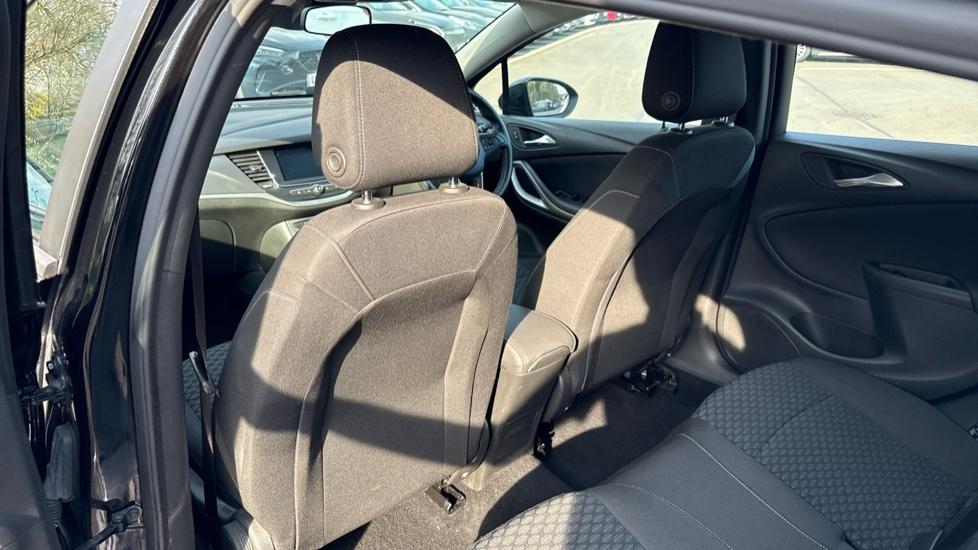 Used 2021 BLACK Vauxhall Astra 1.5 Turbo D Business Edition Nav 5dr ...