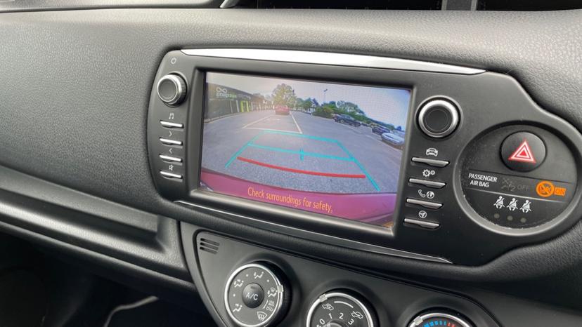 Used 2018 RED Toyota Yaris 1.5 VVT-i Blue Bi-tone 5dr, 22,699 miles - cinch