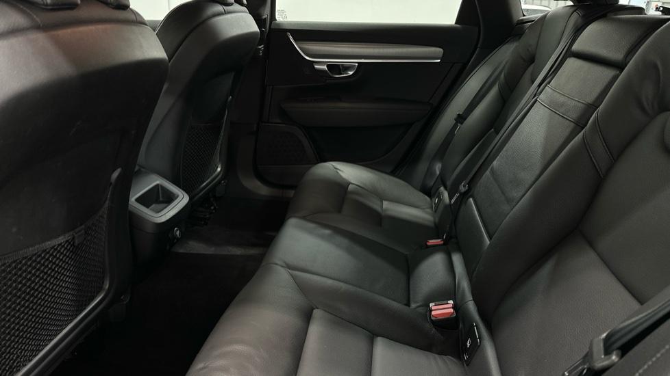 Used 2020 SILVER Volvo V90 2.0 T4 Momentum Plus 5dr Geartronic, 60,423 ...
