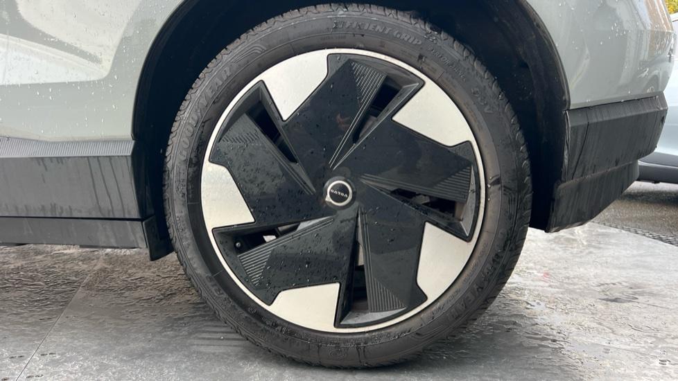 Used 2025 GREY Volvo EX30 200kW SM Extended Range Plus 69kWh 5dr Auto ...