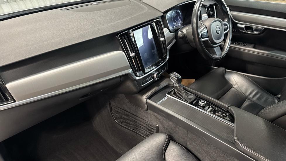 Used 2019 SILVER Volvo V90 2.0 D4 Momentum Pro 5dr Geartronic, 79,909 ...