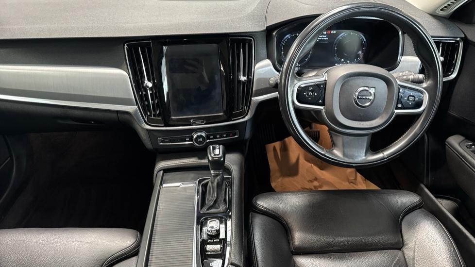 Used 2019 SILVER Volvo V90 2.0 D4 Momentum Pro 5dr Geartronic, 79,909 ...