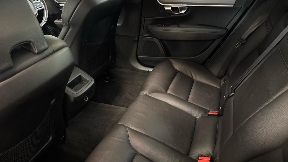 Used 2019 SILVER Volvo V90 2.0 D4 Momentum Pro 5dr Geartronic, 79,909 ...