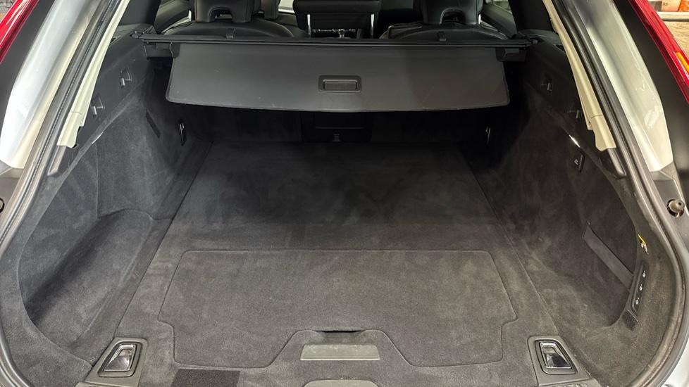 Used 2019 SILVER Volvo V90 2.0 D4 Momentum Pro 5dr Geartronic, 79,909 ...
