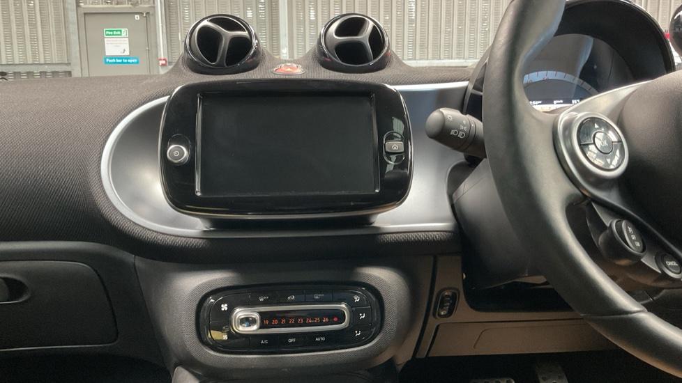 Used 2022 SILVER smart forfour 60kW EQ Premium 17kWh 5dr Auto [22kWch ...