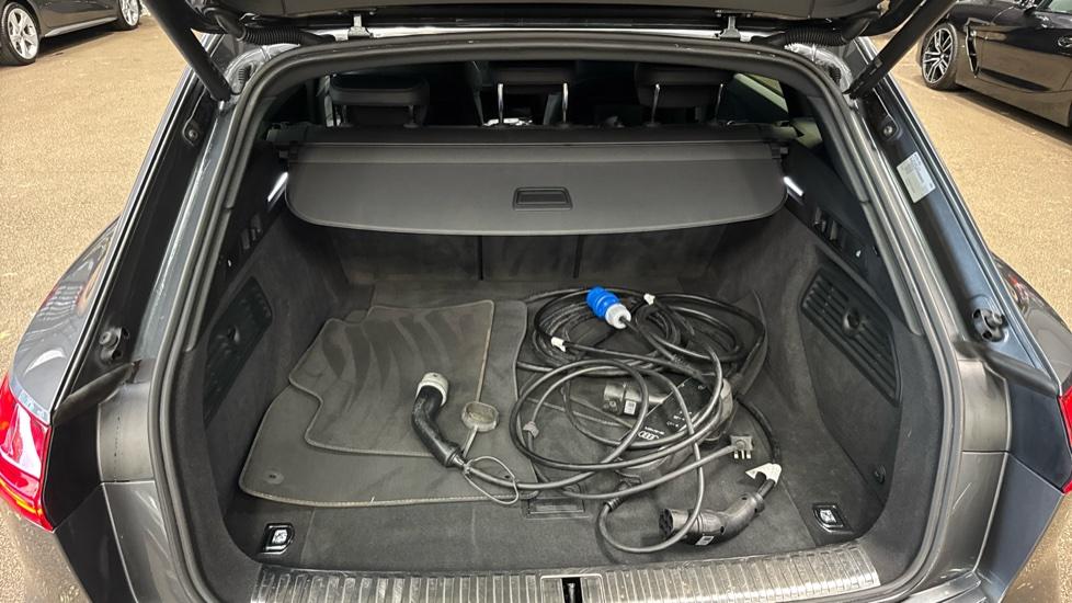 Used 2022 GREY Audi e-tron 230kW 50 Quattro 71kWh Black Edition 5dr ...