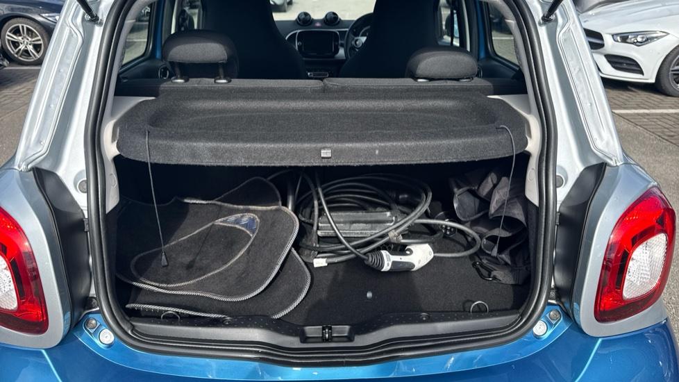 Used 2021 BLUE smart forfour 60kW EQ Passion Advanced 17kWh 5dr Auto ...